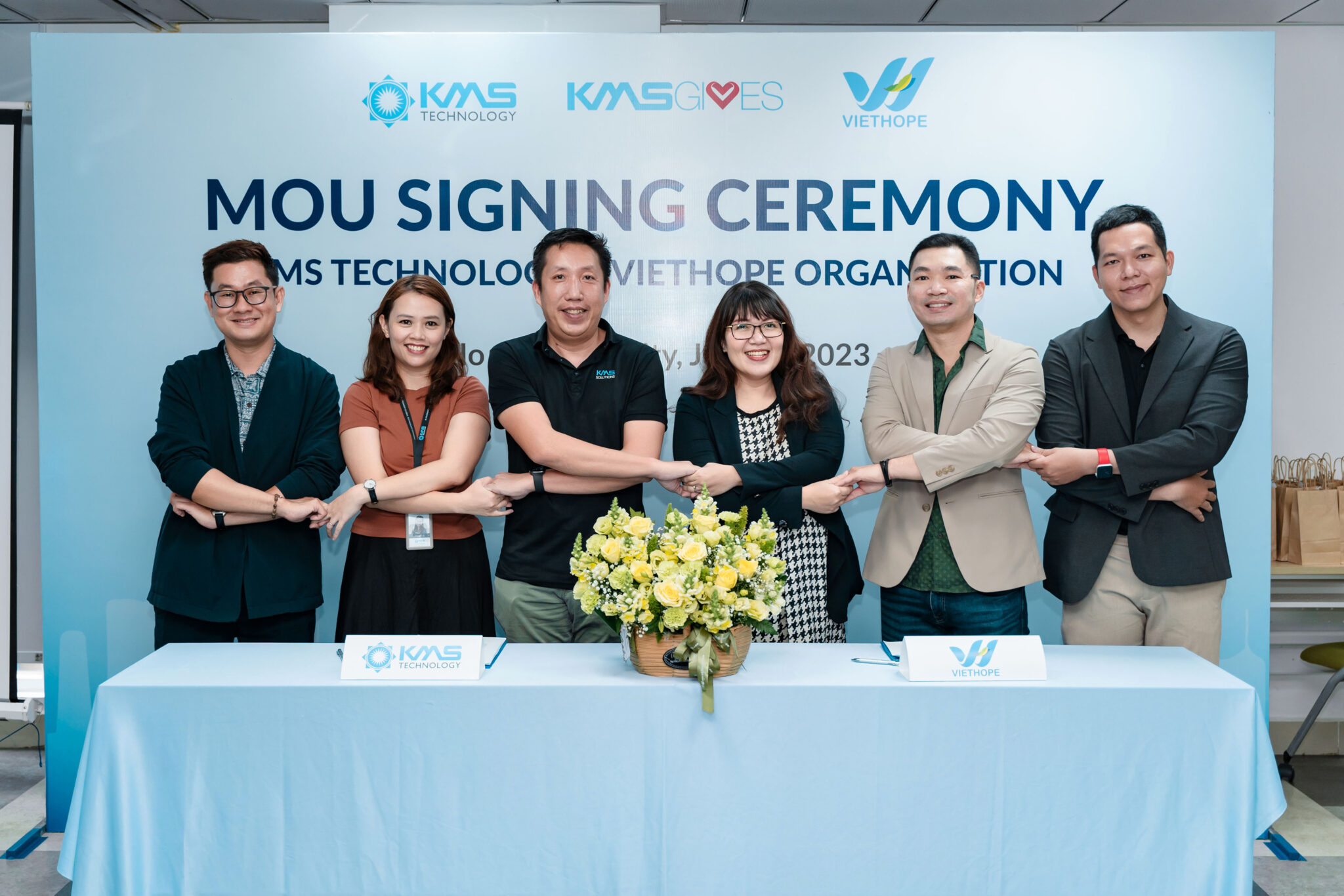 VietHope and KMS Technology signed an MOU to bring sustainable ...